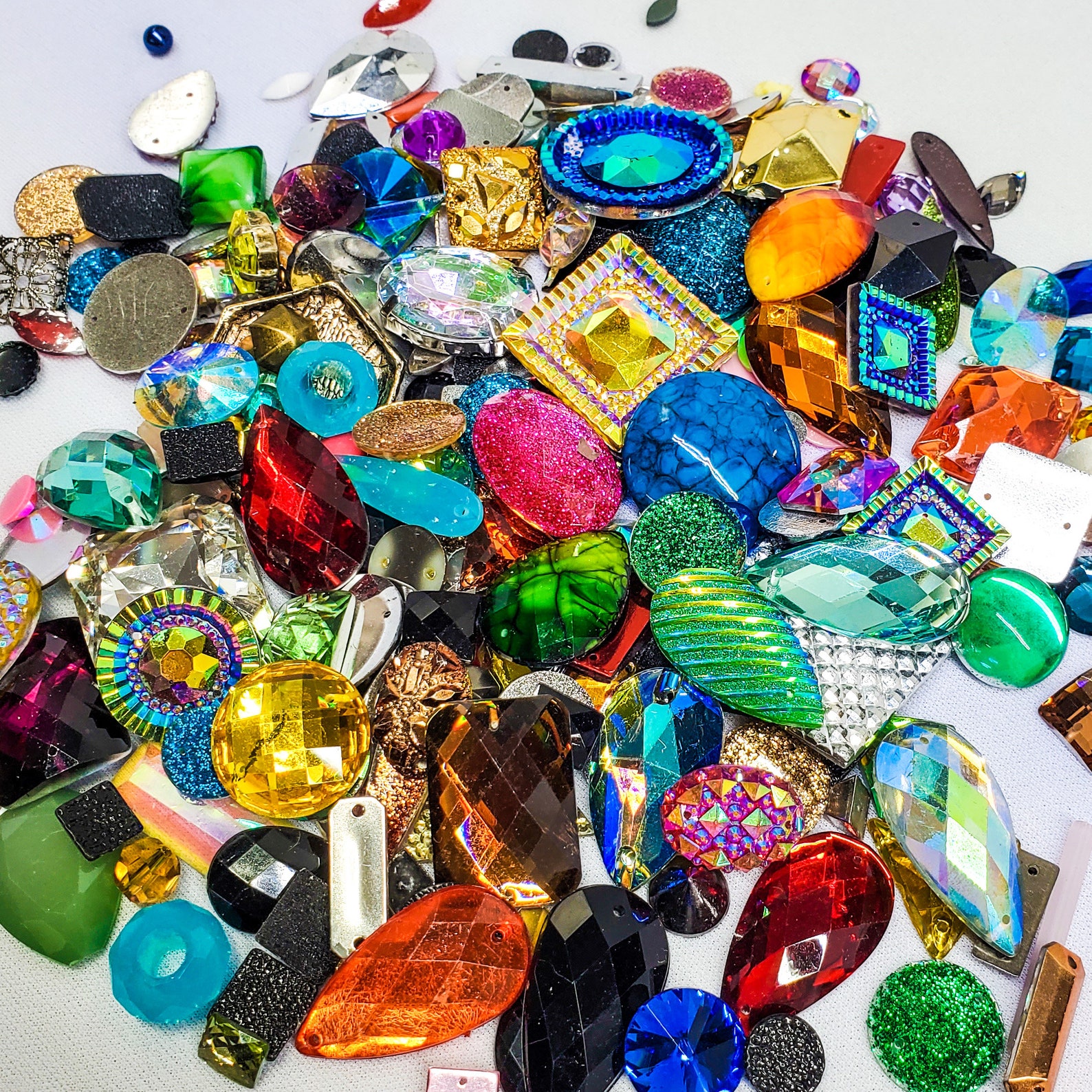 Assorted Mixed Gemstones and Beads, 150 Grams Mix Acrylic Rhinestones ...