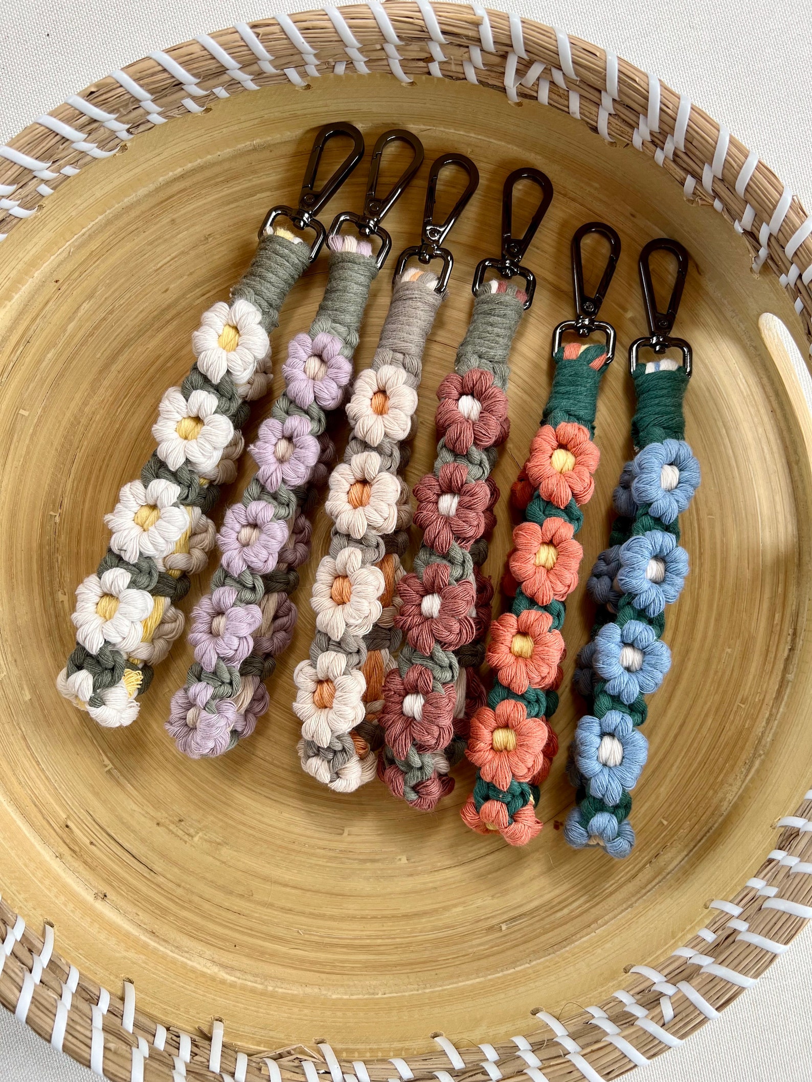Macrame Daisy Wristlet Cute Flower Keychain - Etsy