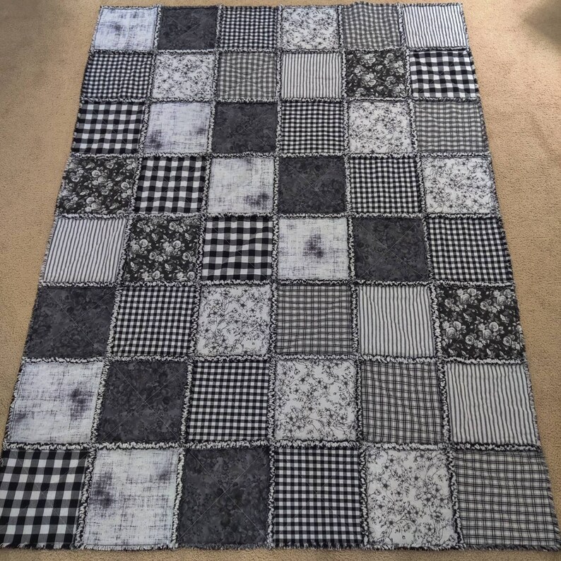 Farmhouse Style Black and White Rag Quilt - Etsy