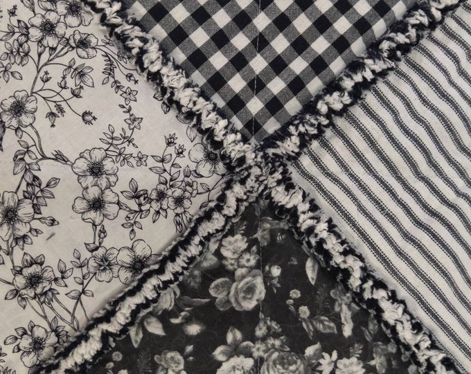 Farmhouse Style Black and White Rag Quilt - Etsy