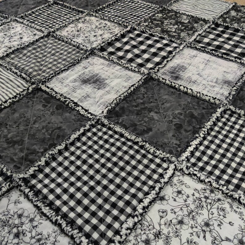 Farmhouse Style Black and White Rag Quilt - Etsy