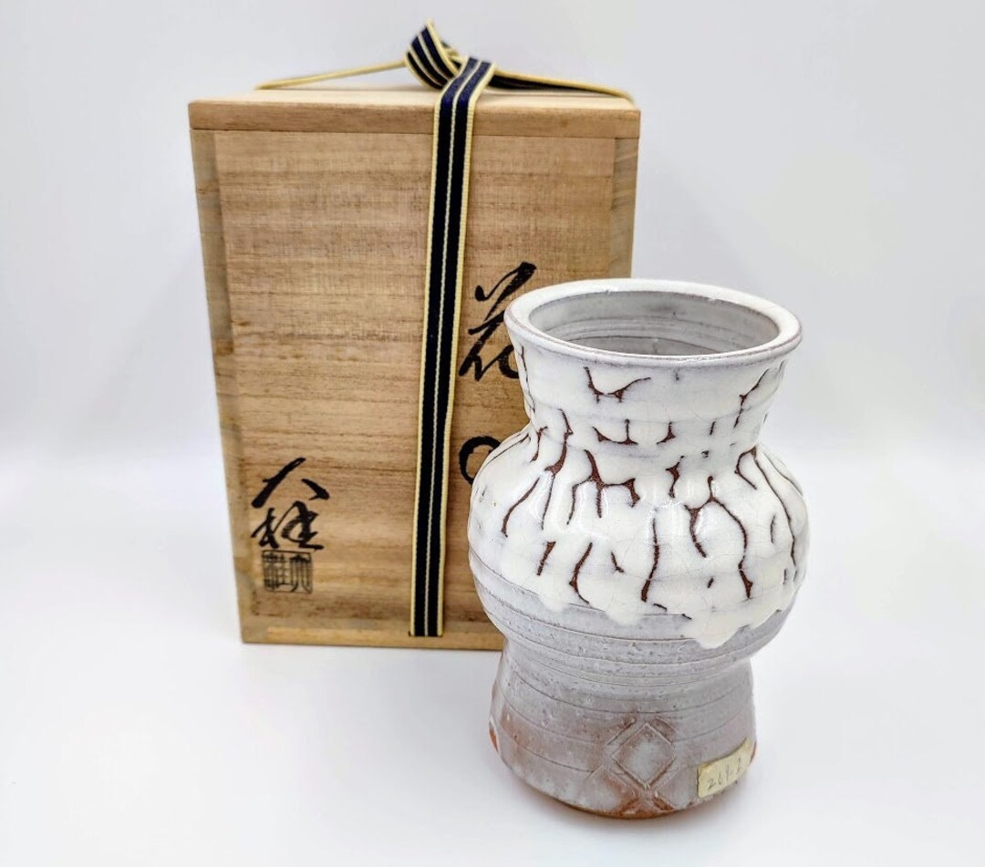 Oni Hagi Vase by Higuchi Taikei 樋口大桂 - Etsy