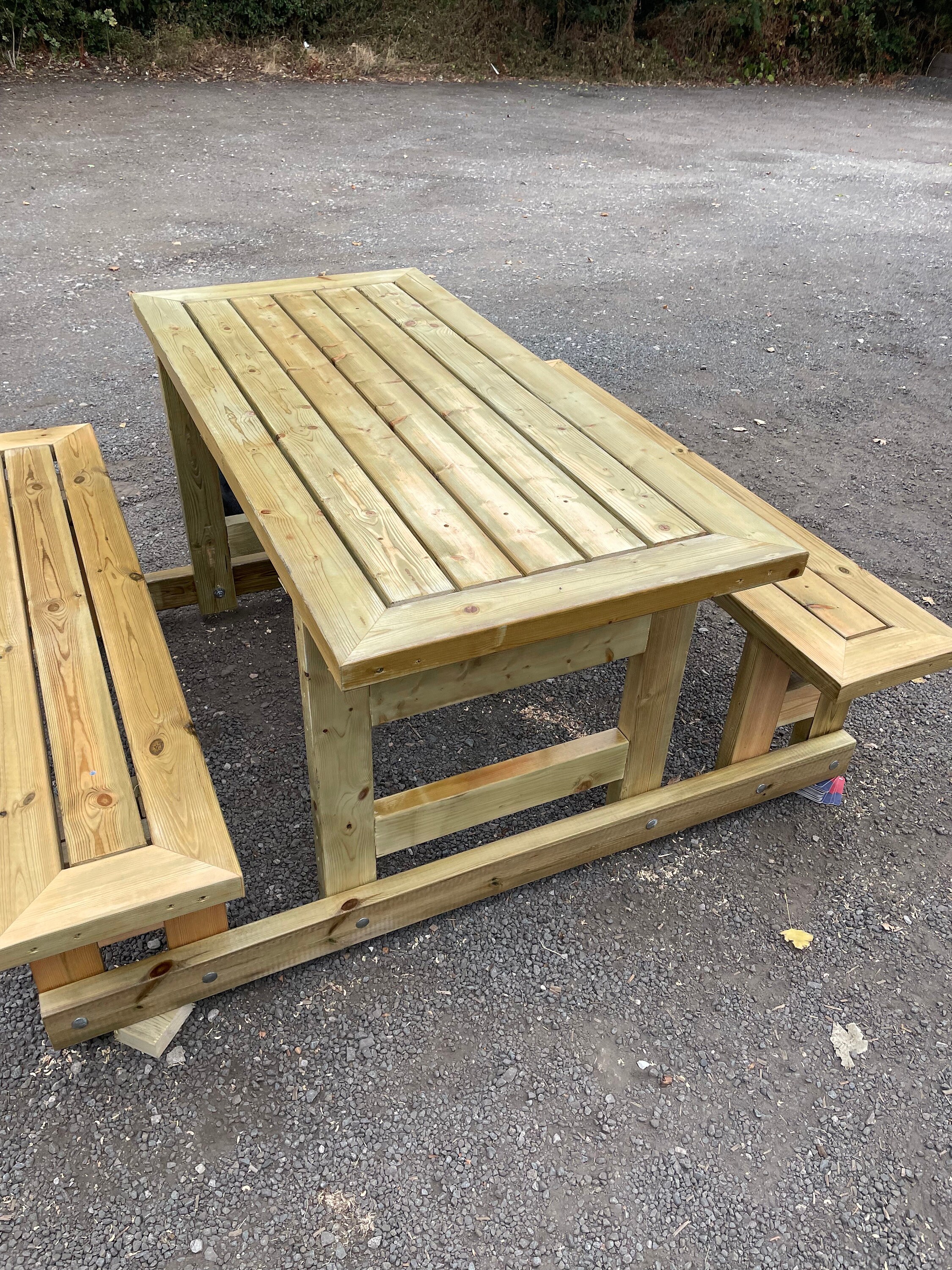 Heavy duty picnic benches store