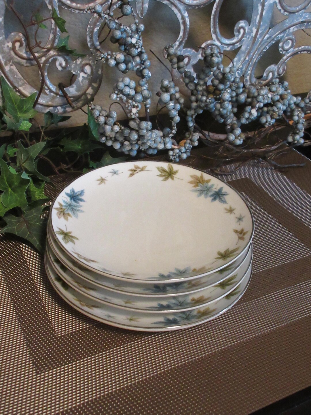 Vintage Grant Crest Porcelain Plates (set of 4) - Platinum Maple Leaf ...