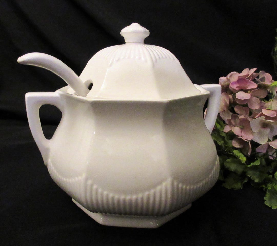 SMALL SOUP TUREEN, 9", Ceramic, Off-white, Elegant, Octagon Shape ...