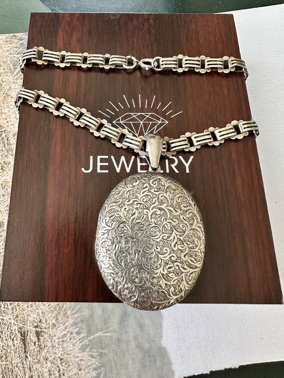 Victorian Antique LARGE Silver Engraved Foliate Oval … - Gem