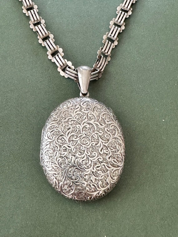 Victorian Antique LARGE Silver Engraved Foliate Oval … - Gem