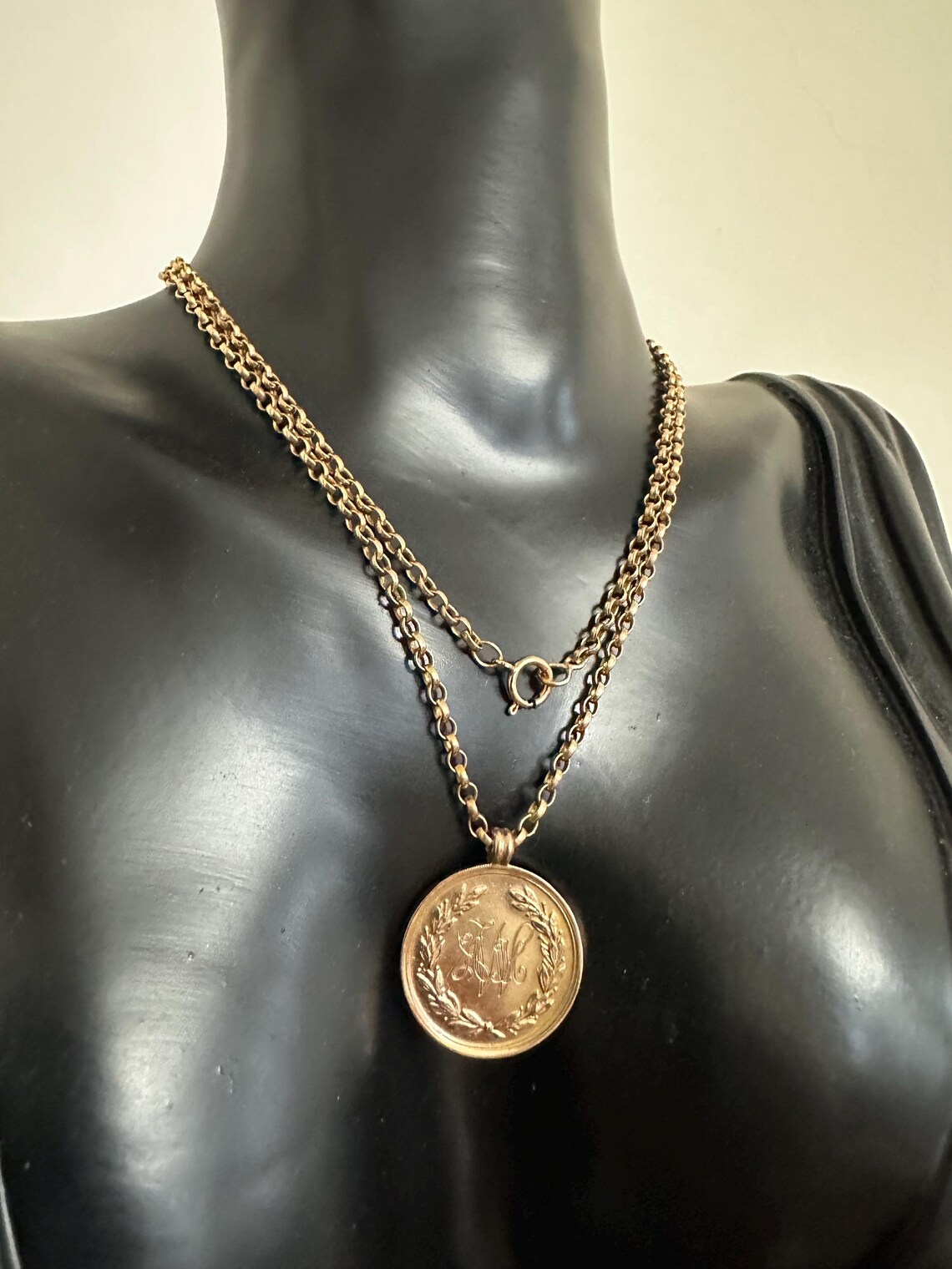 George VI Old 9K Rose Gold Monogram Medallion With Laurel Leaves ...