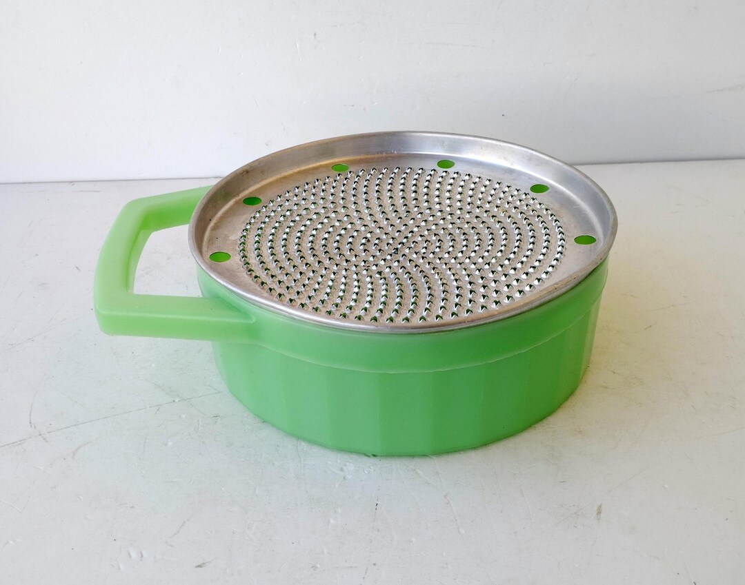 Italian Round Aluminum Cheese Grater Box for Parmesan Cheese. Cheese ...