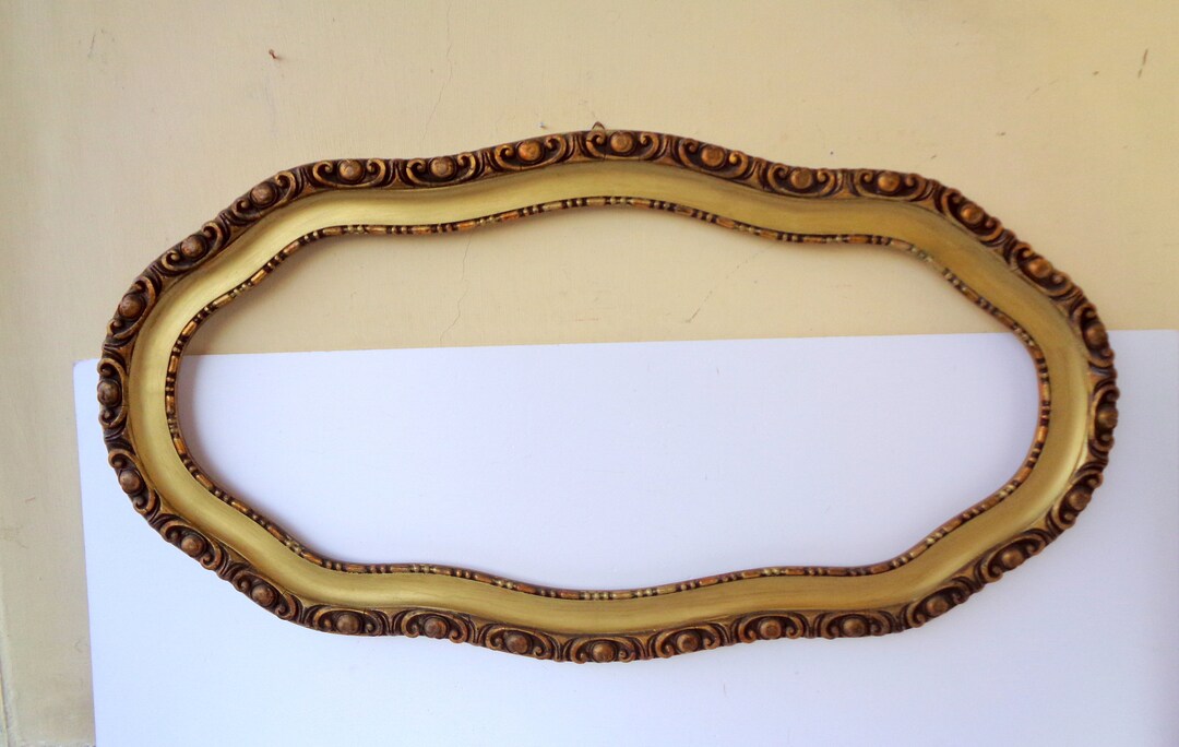 Oval Frame in Wood , Vintage Made in Italy, Baroque Style, Golden Leaf ...