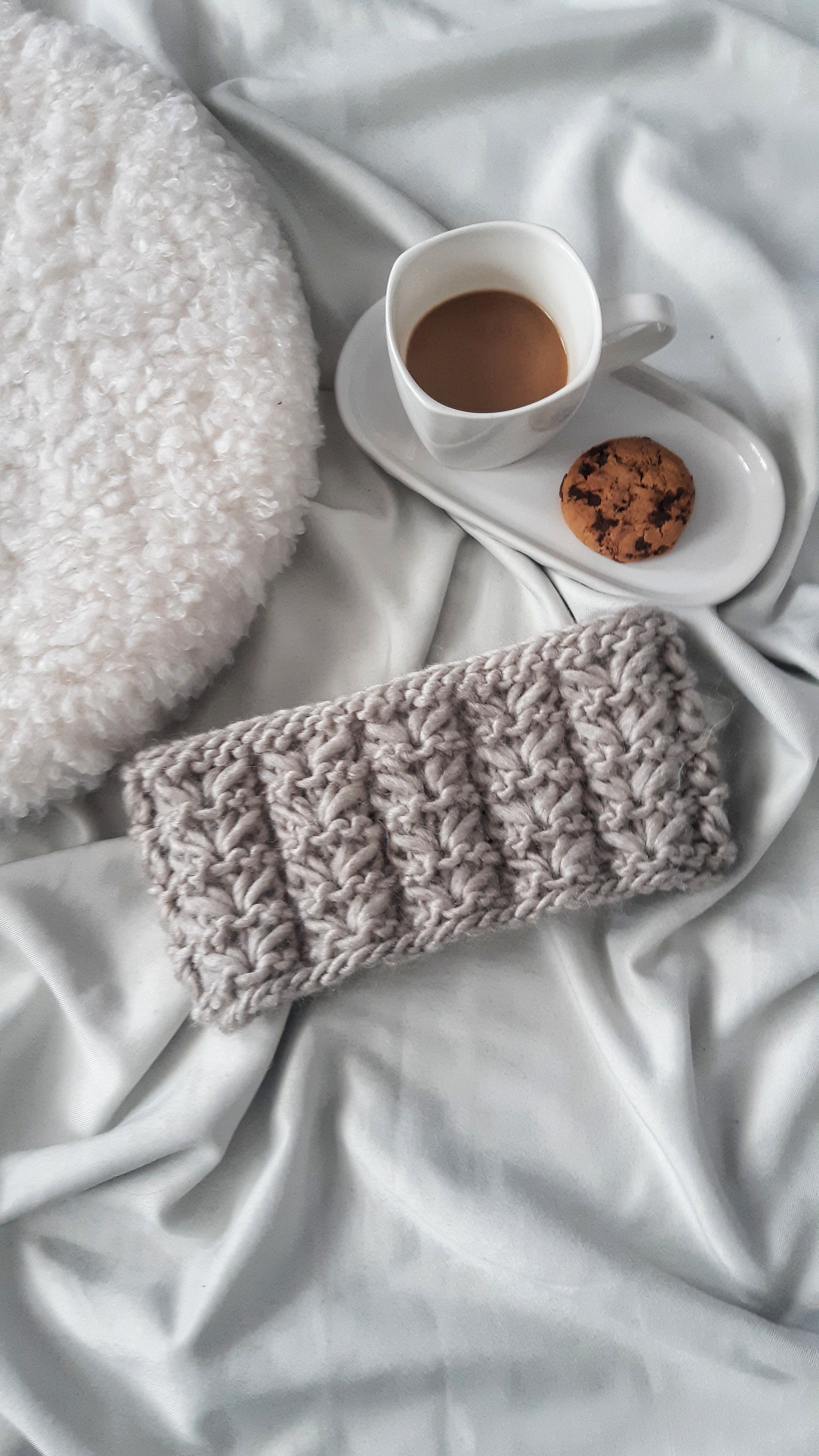 Chunky Cable Knit Headband Pattern, Nordic Chic Winter Messy Bun ...