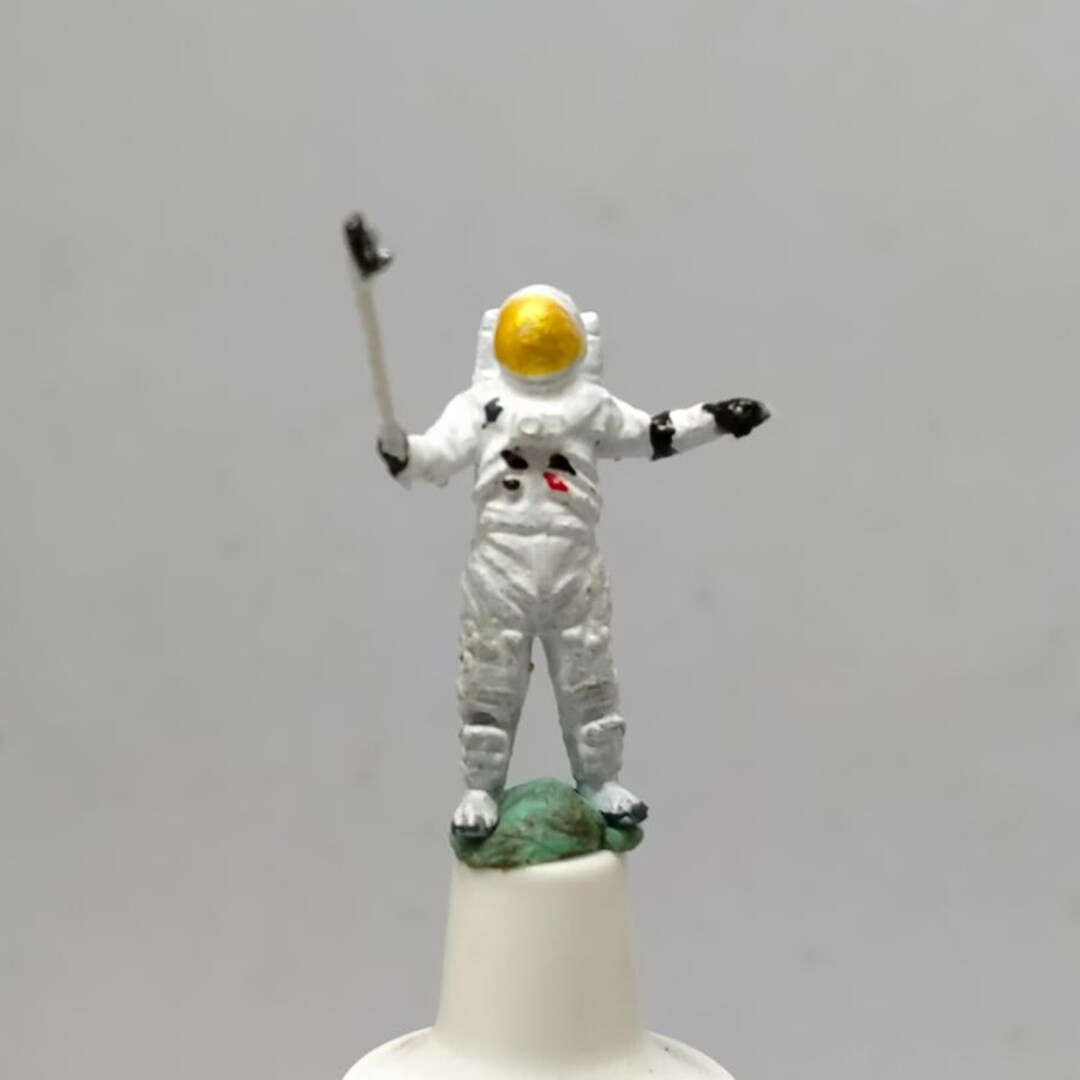 Miniature Action Figure Astronaut Selfie HO Scale 1:87 Display New - Etsy