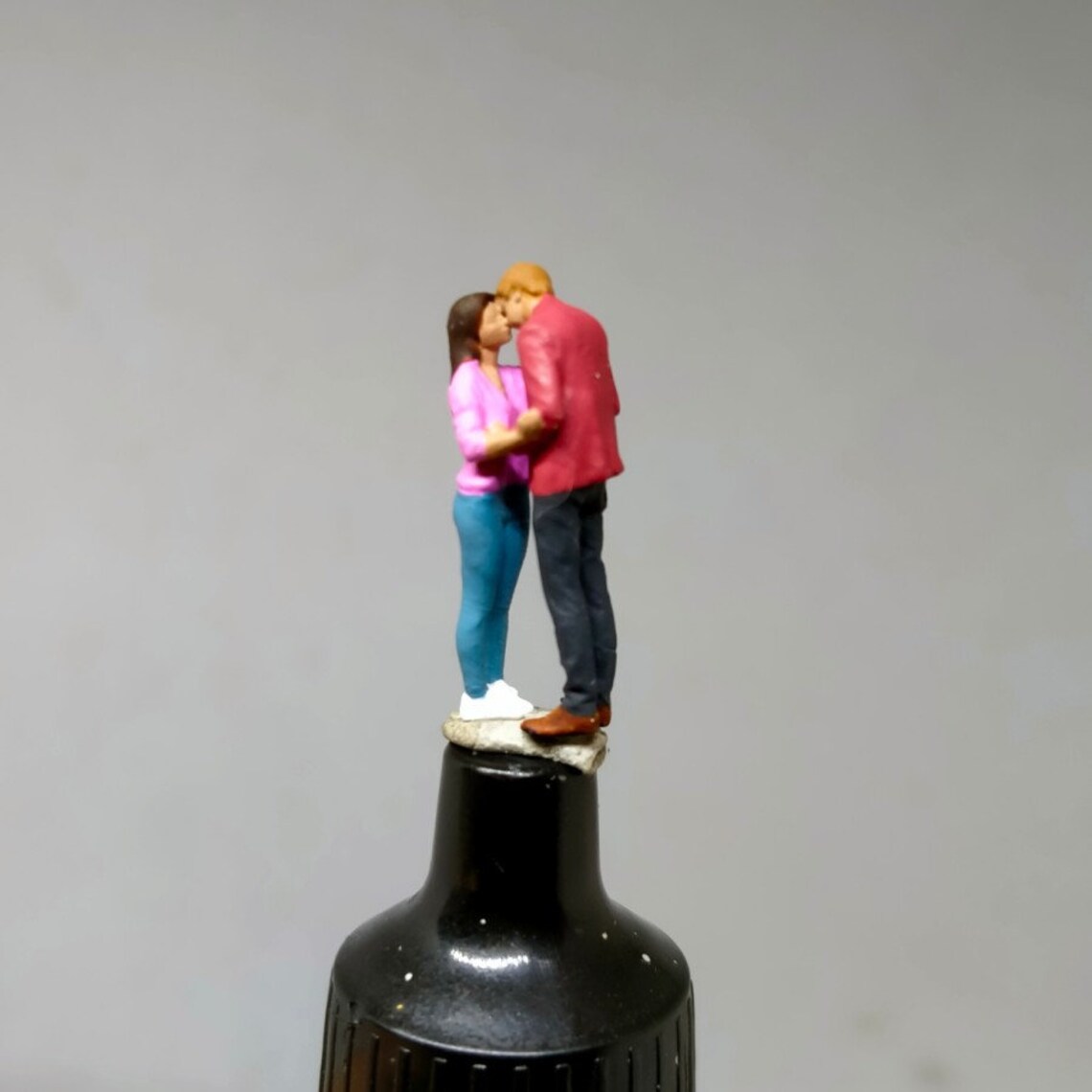 Miniature Figure Romantic Couple Kissing Skala HO 1:87 New | Etsy