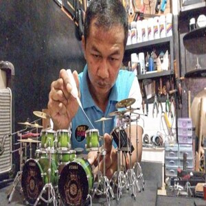 Miniature Bungo Single Green + Guitar Bob Mar Ley Display Instrument ...