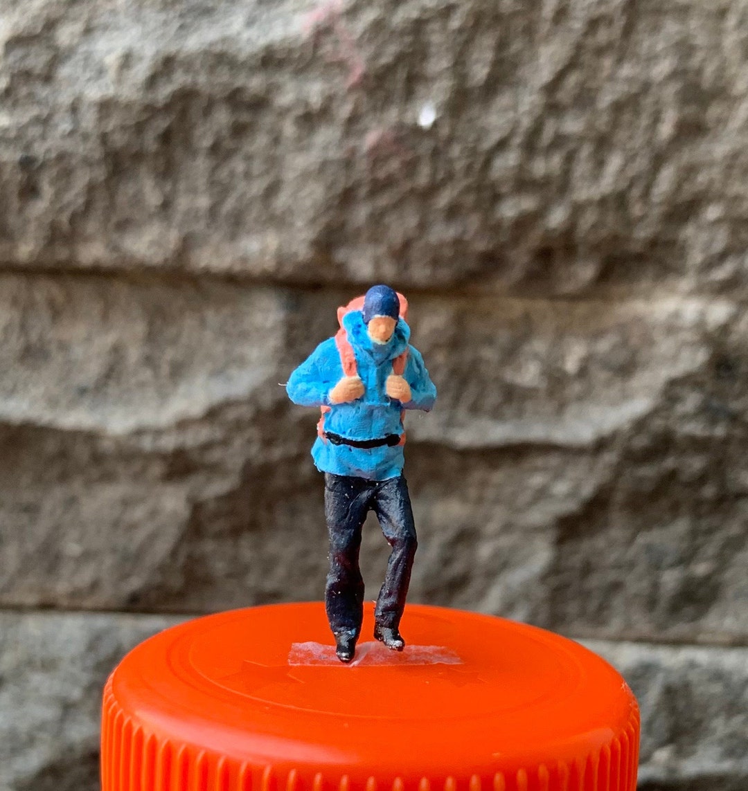 Miniature Figure Action Traveller Hiking Climbing Scale 1:87 NO PREISER ...