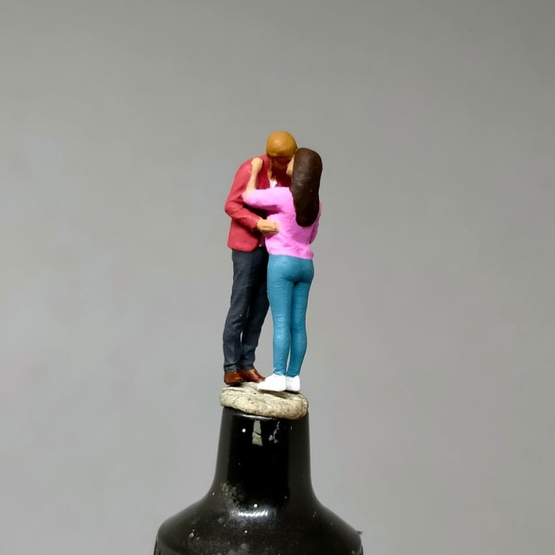 Miniature Figure Romantic Couple Kissing Skala HO 1:87 New | Etsy