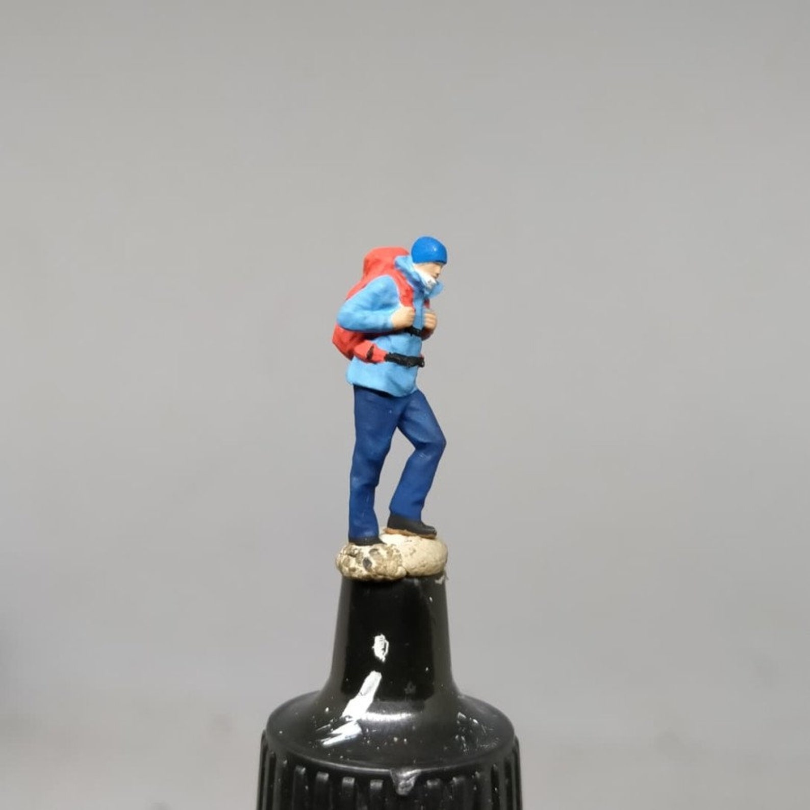 Miniature Figure Action Traveller Hiking Climbing Scale 1:87 NO PREISER ...