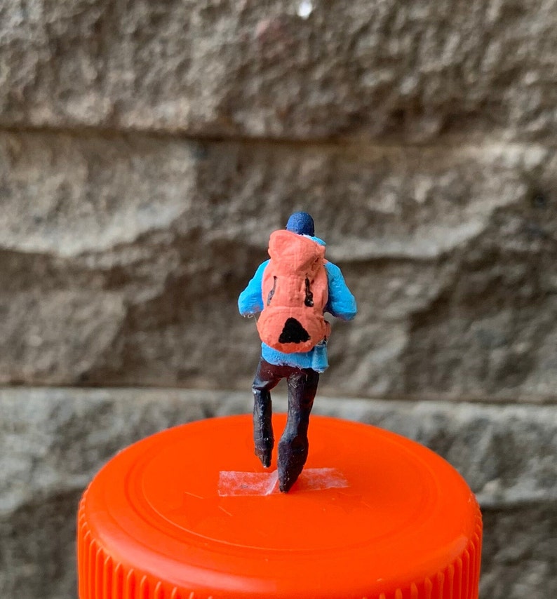 Miniature Figure Action Traveller Hiking Climbing Scale 1:87 NO PREISER ...