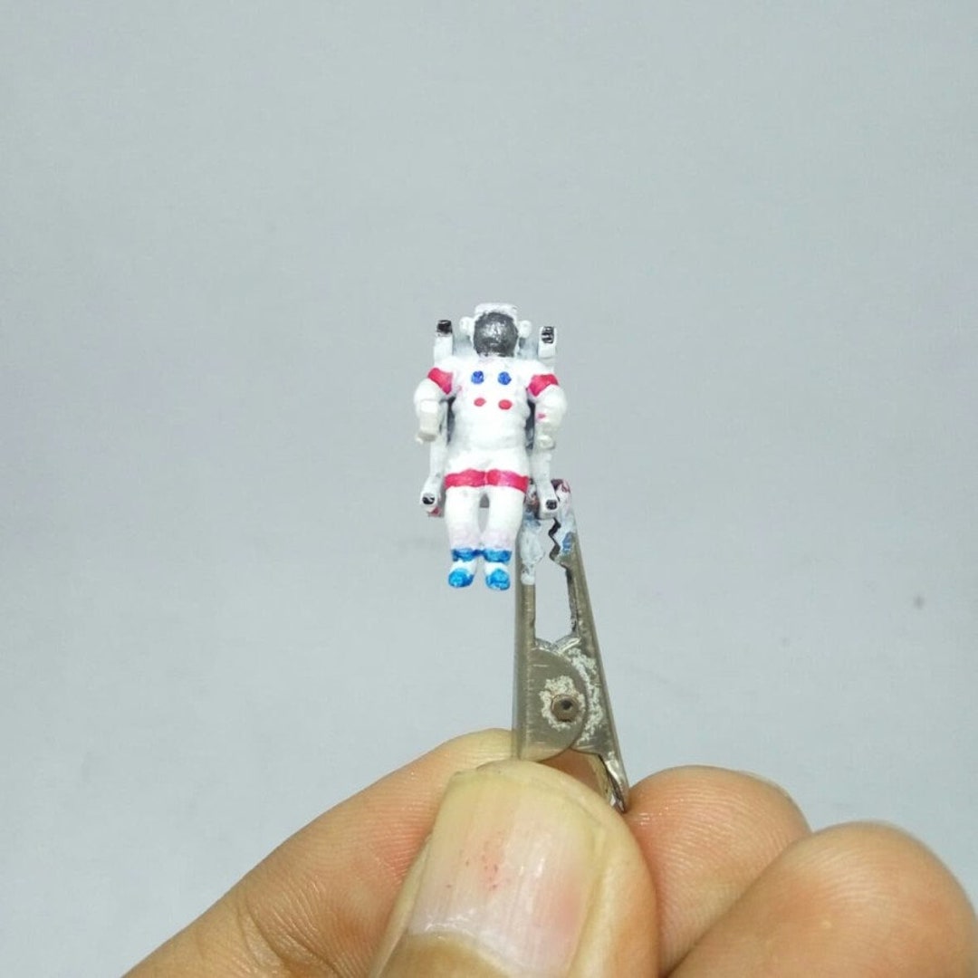 Miniature Figure Astronaut With Propul Sion Jet Scale 1:87 NO PREISER ...