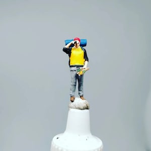 Miniature Figure Hiker Traveller Climber HO Scale 1:87 NO PREISER Noch ...