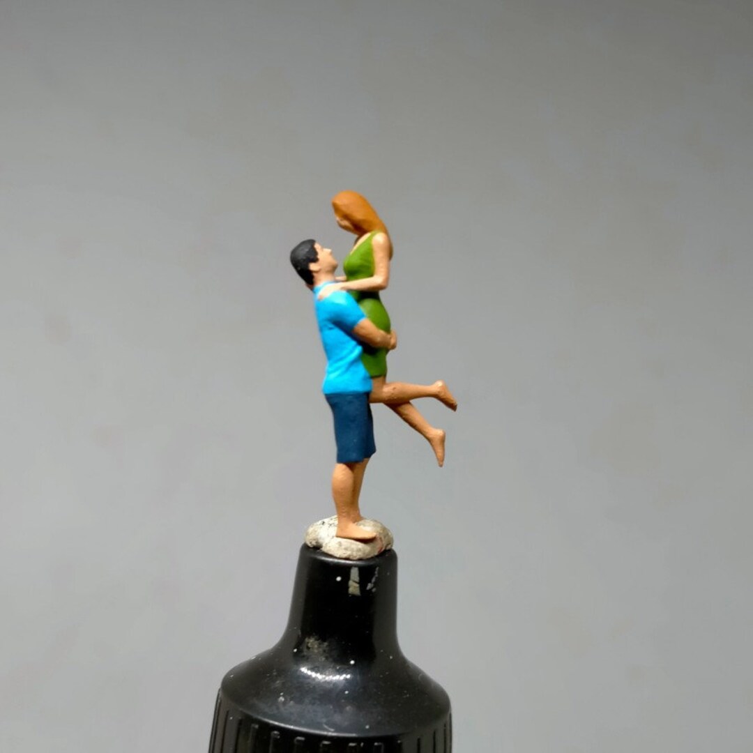 Miniature Figure Romantic Couple Holding Scale HO 1:87 - Etsy