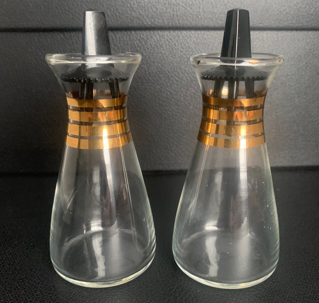 Vintage PYREX Glass Gold Band Salt & Pepper Shakers 4.5 Made in USA - Etsy