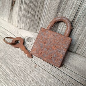 Vintage Rusty Door Lock With Key, Vintage Door Lock, Old Rusted Latch ...