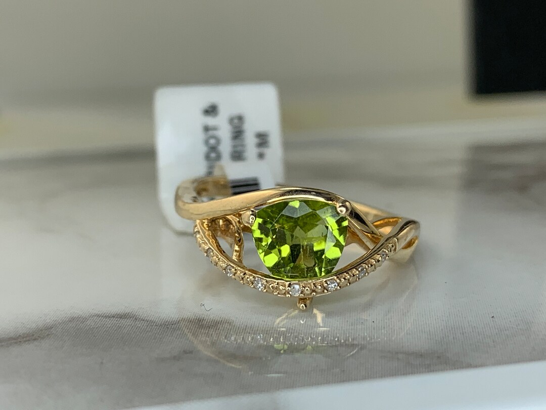 Estate 10kt Genuine Peridot and Diamond Ring - Etsy