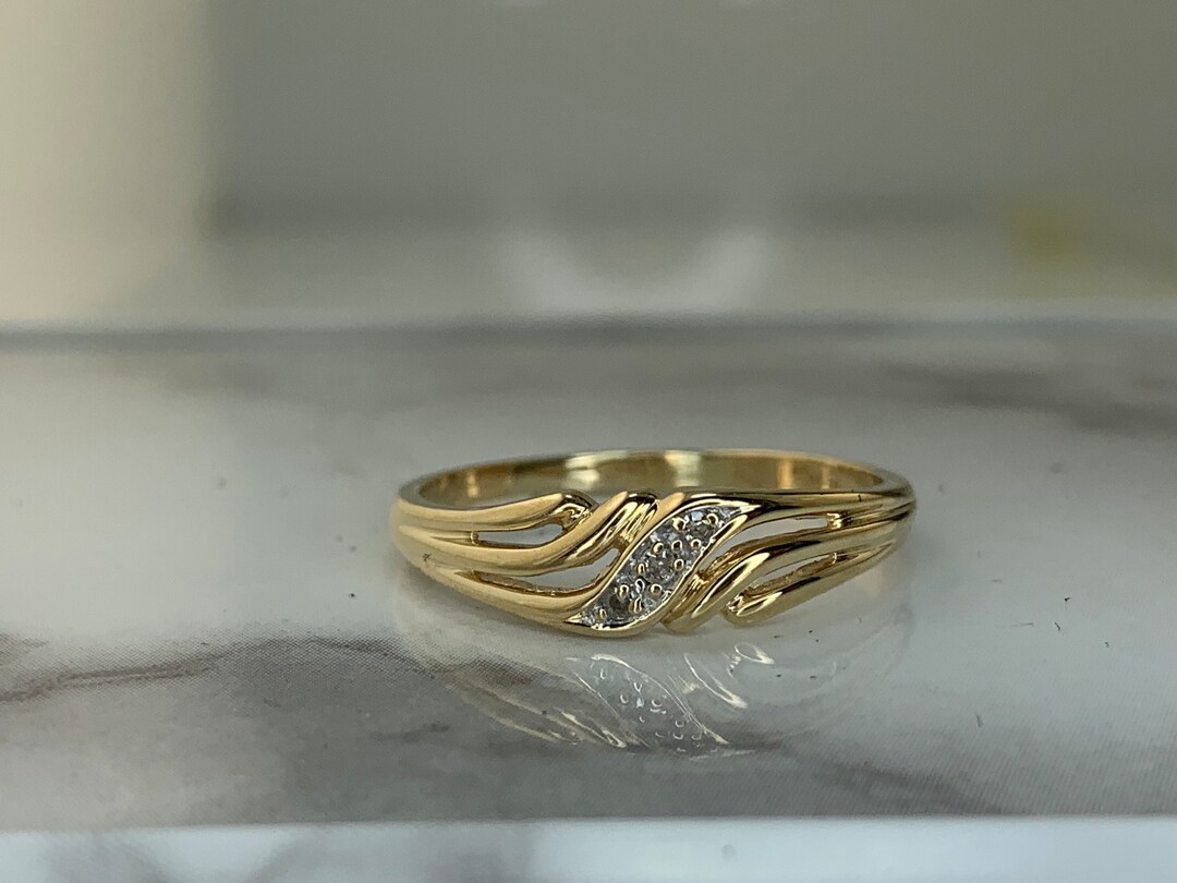 Estate 10kt .03cttw Diamond Ring - Etsy
