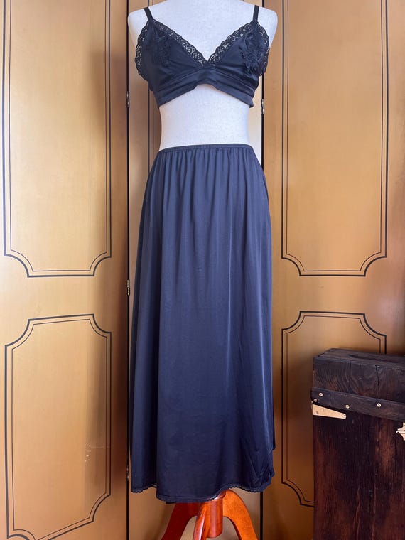 Vintage half slip in black by Vanity Fair, size L - Gem