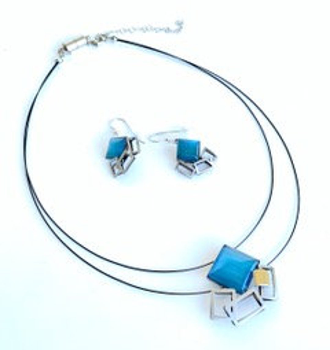 Geometric Necklace, Christophe Poly Blue Stone Wire Necklace and ...