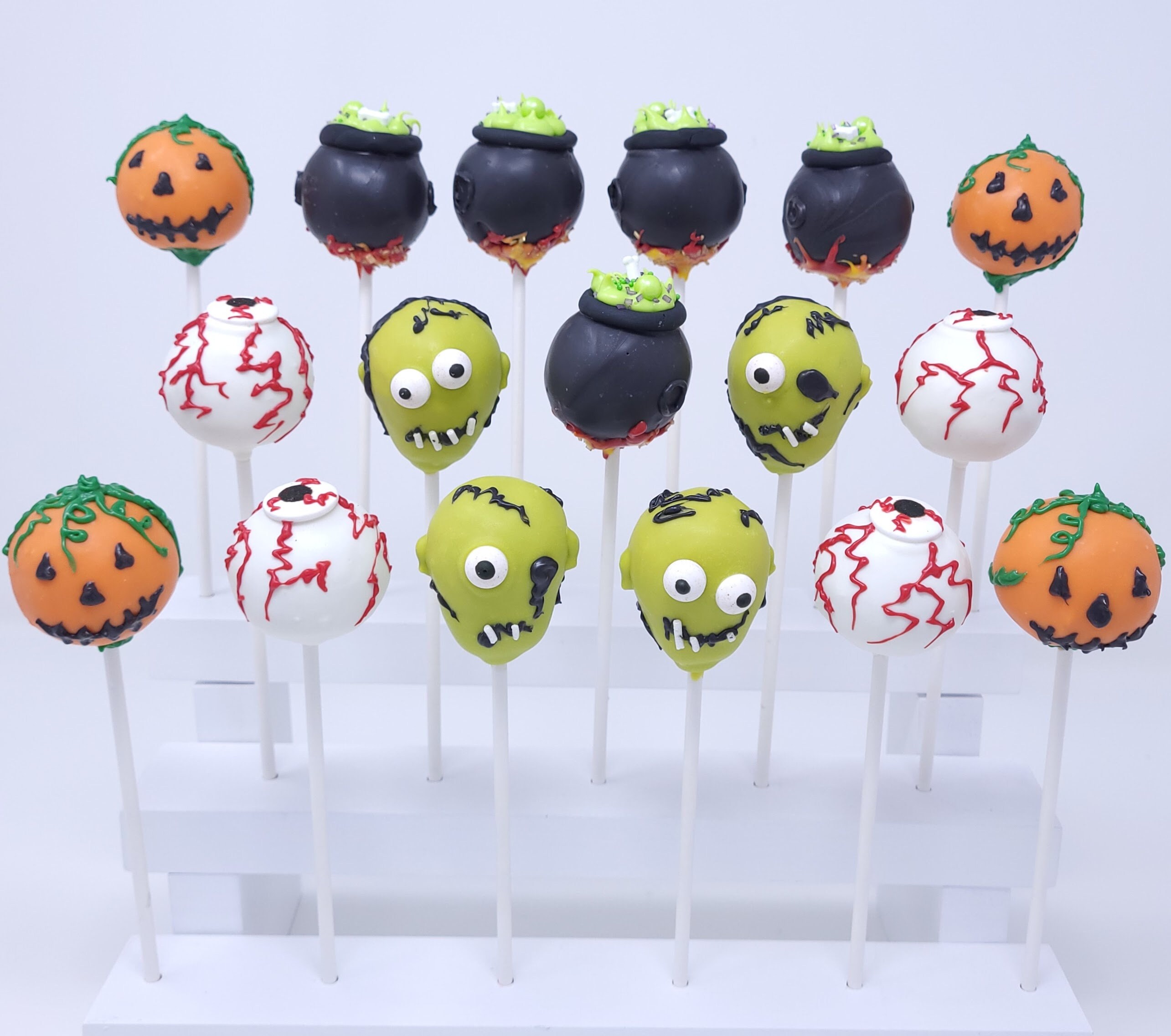 Halloween Cake Pops Eyeballs