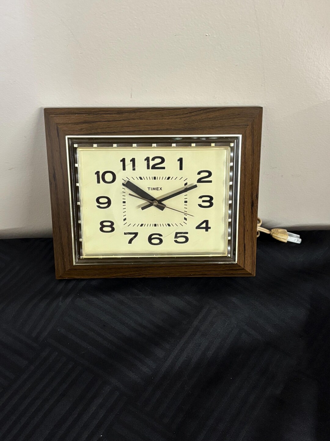 Timex Vintage Electric Wall Clock- Model 2139 - Wood Grain Wall Clock ...