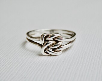 Figure 8 Knot Ring | Etsy