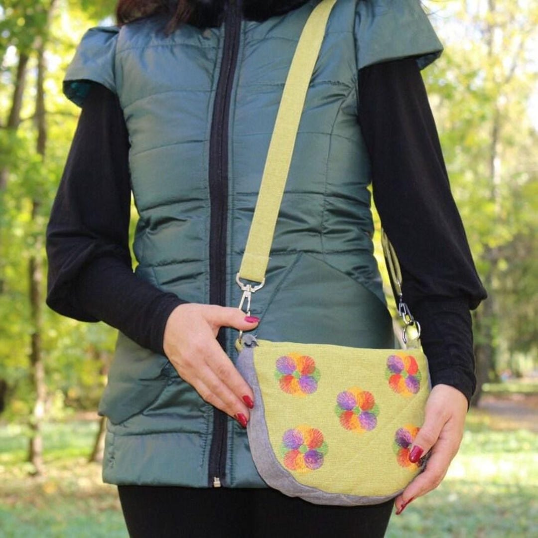 Machine Embroidery Crossbody Bag: Handmade Quilted Crescent Purse - Etsy