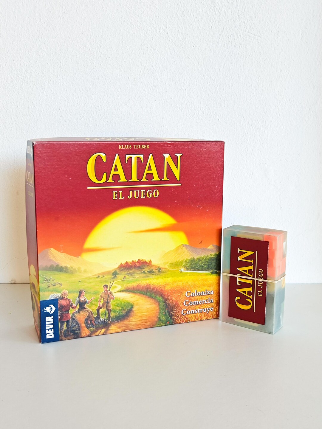 CATAN POCKET! Set up for a Compact and Portable Version of This World ...