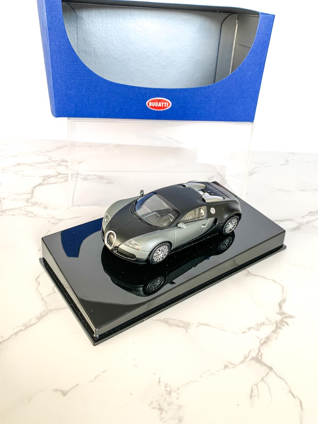 Autoart Bugatti EB 16.4 Veyron Show Car 2003 - Car Collectors- 1/43 ...