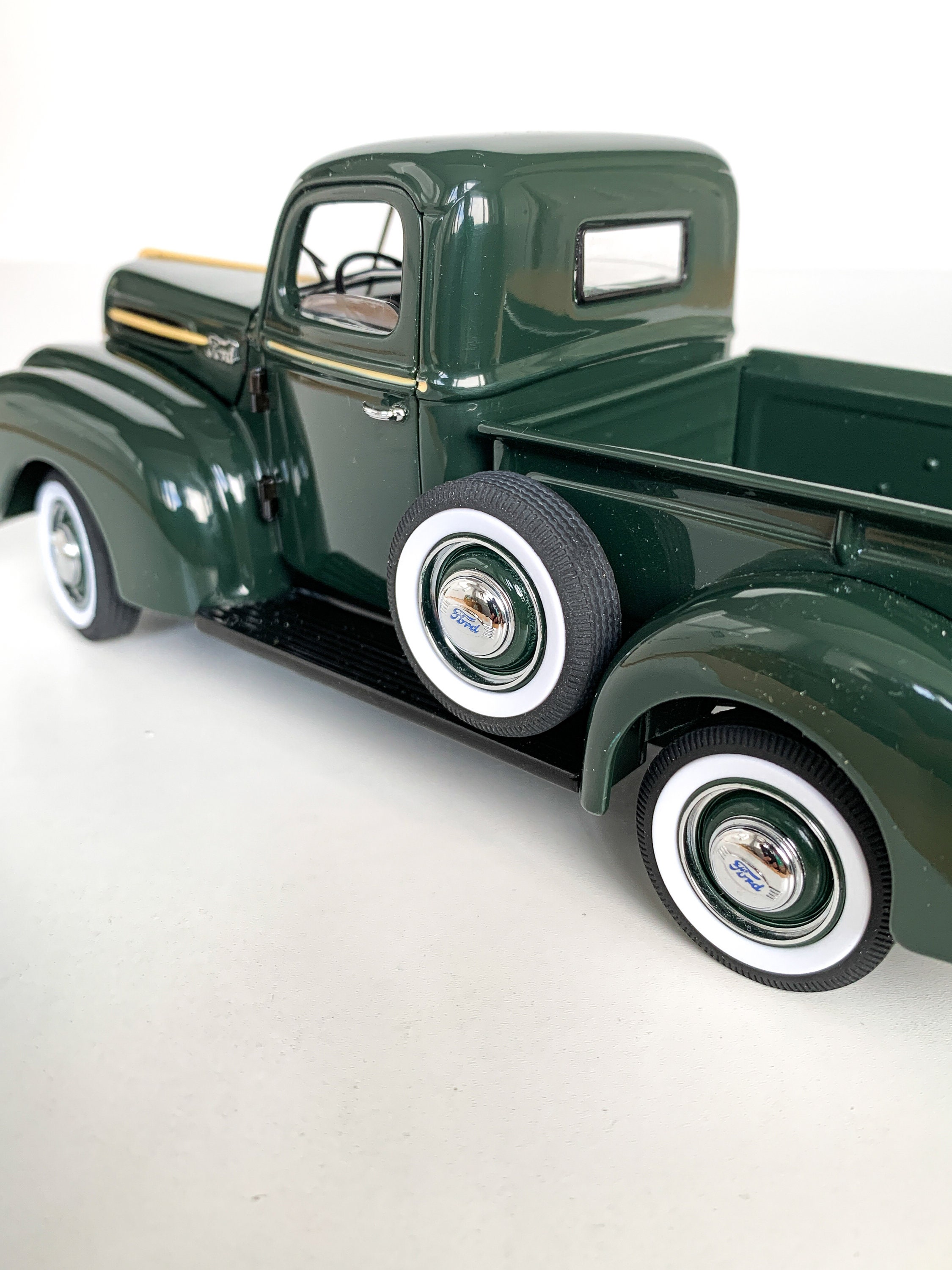 Danbury Mint 1942 Ford V8 Pickup Truck Green 1:24 Scale Diecast Model ...