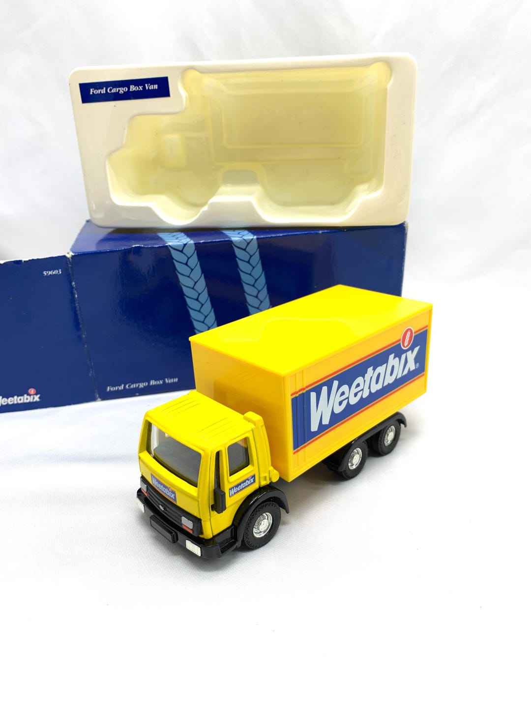 Vintage Corgi Ford Cargo Box Van Die-cast Truck 1:64 Scale – Weetabix ...