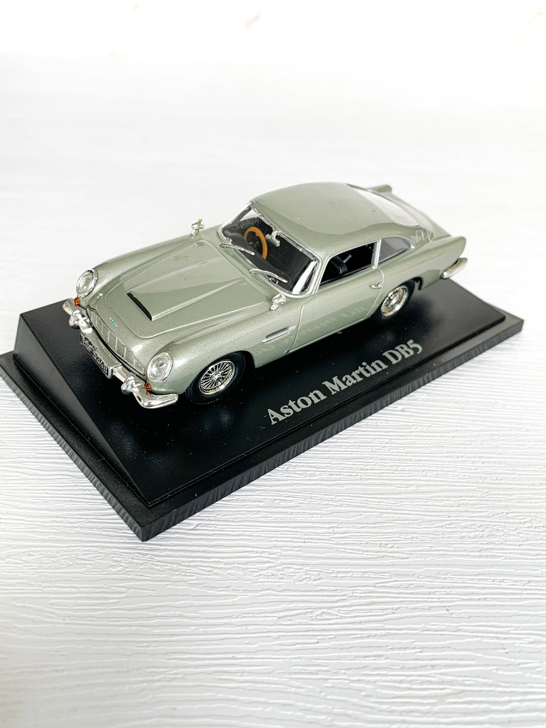 Aston Martin DB5 Model Car by Atlas Editions 1:43 Scale - Partner Gift ...