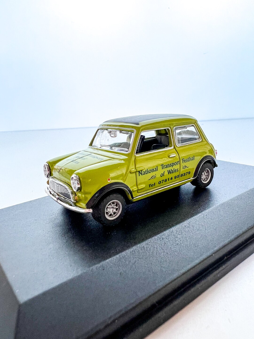 Oxford Diecast 1:43 Scale - Austin Mini - Transport Festival of Wales ...