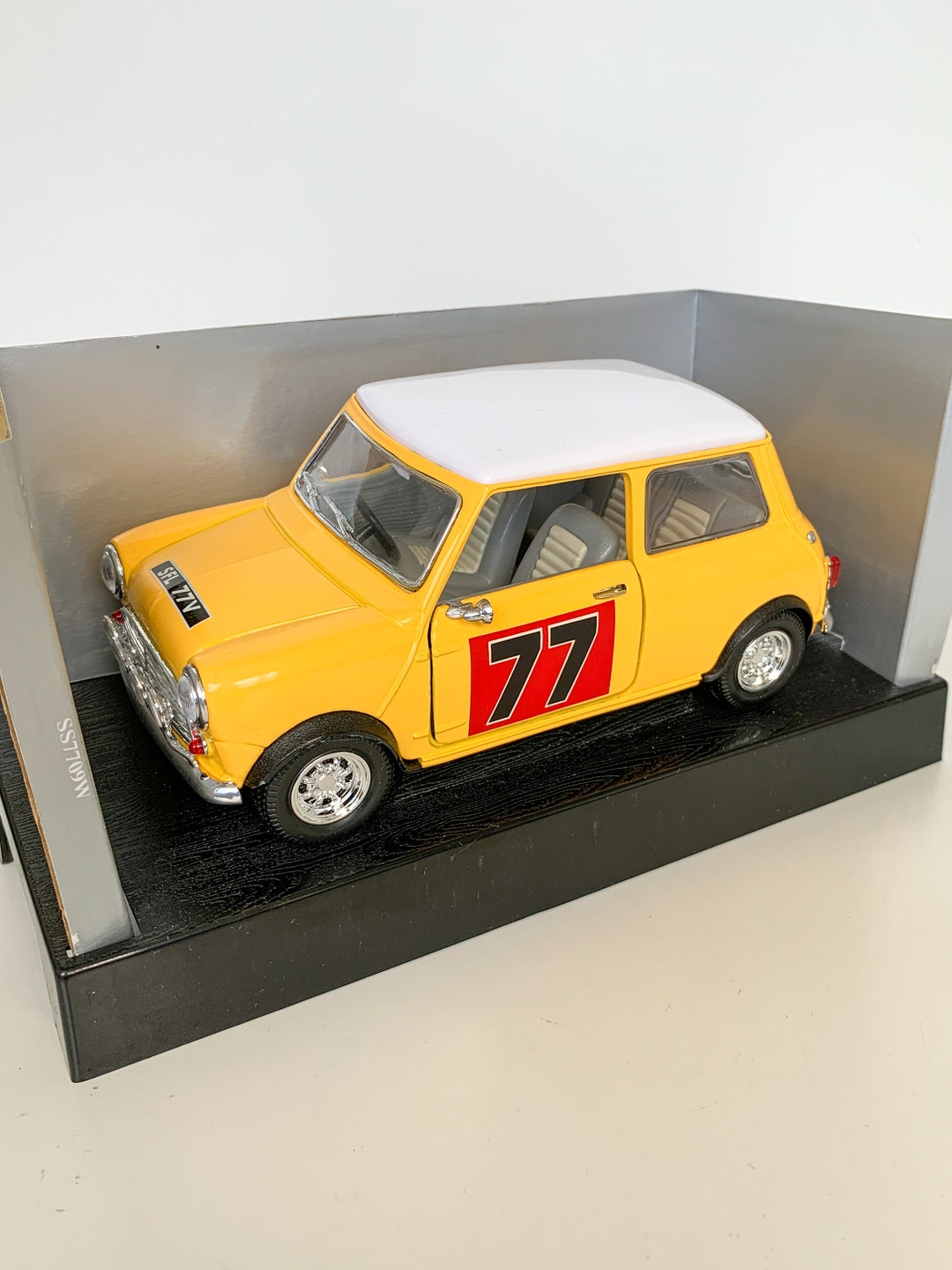Mini Cooper Number 77 - Sunnyside 1:16 Scale - Diecast Model Car ...