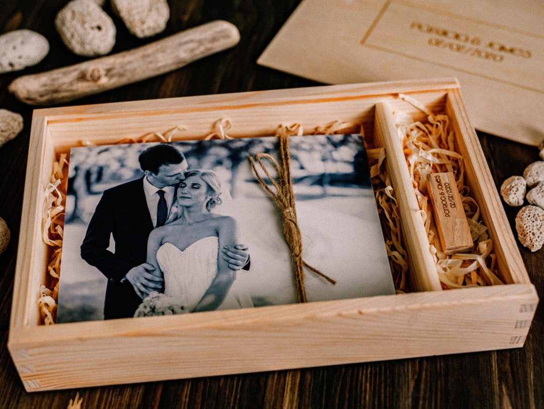 15x21cm (6x8) Natural Wooden Photo Box. Couple Memory Box With USB 3.0 ...