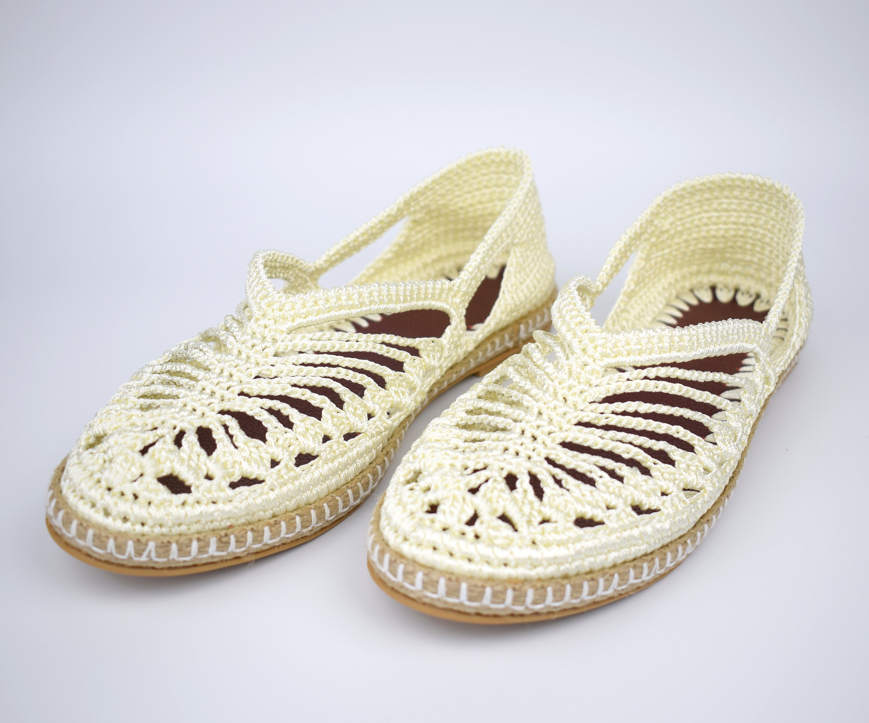 Women Off-white Knitting Shoes, Flat Comfortable Hand-knitted Shoes for ...
