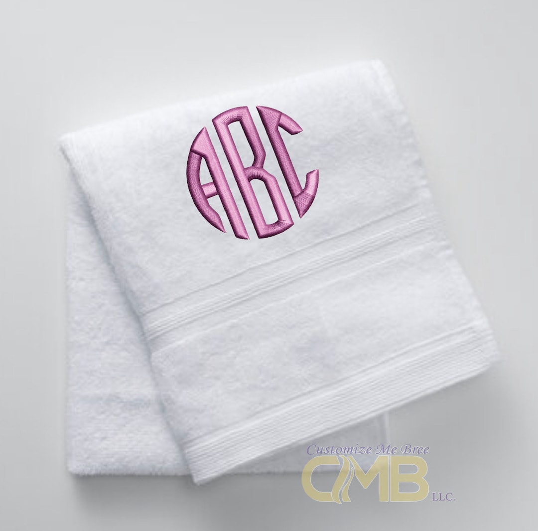 Embroidered Monogram Bath Towel: Personalized Gift - Etsy