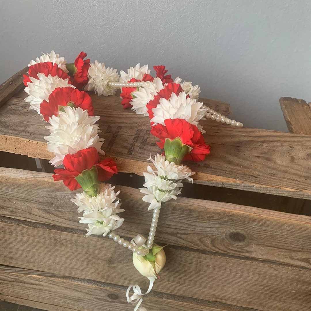 Red & White Garland | Carnation Garland | Wedding Haar | Indian Weding ...