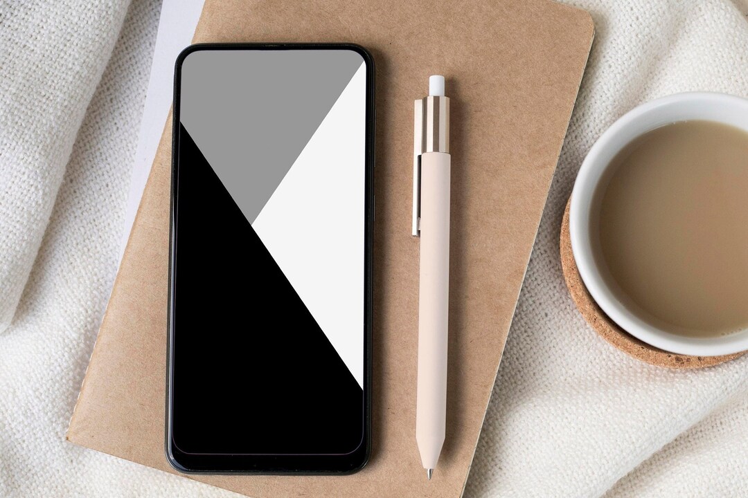 Black and White Phone Lock Screen Color Block iPhone Wallpaper Simple ...