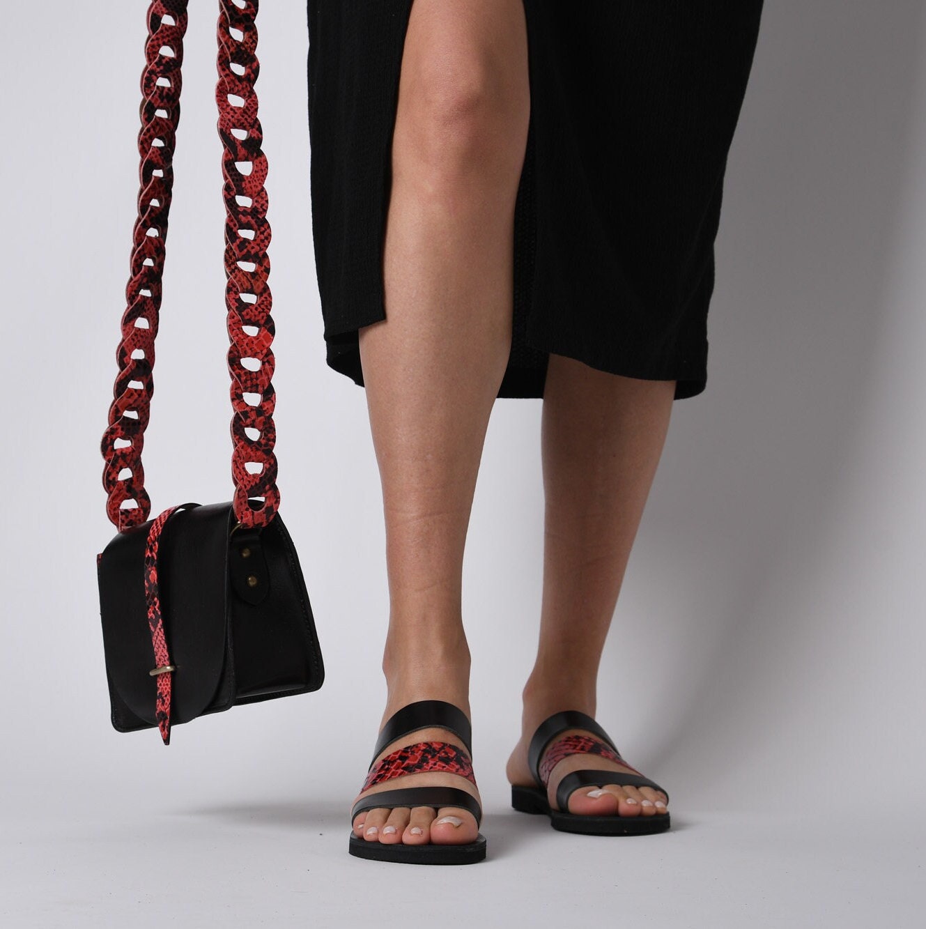 Crossbody lederen tas met rode details/schoudertas voor dames ...