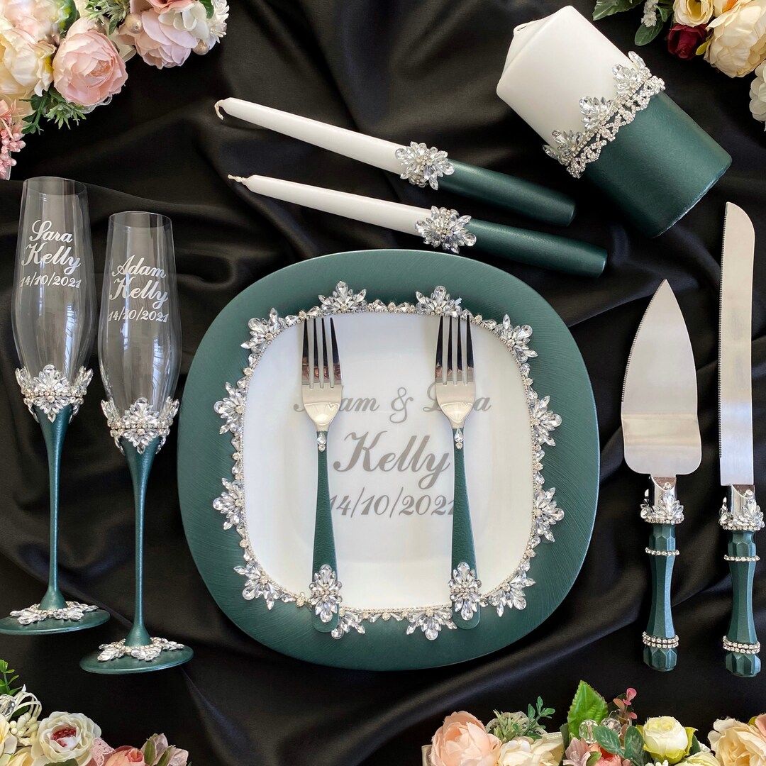 Emerald Wedding Flutes Personalized Toasting Glasses Green Etsy