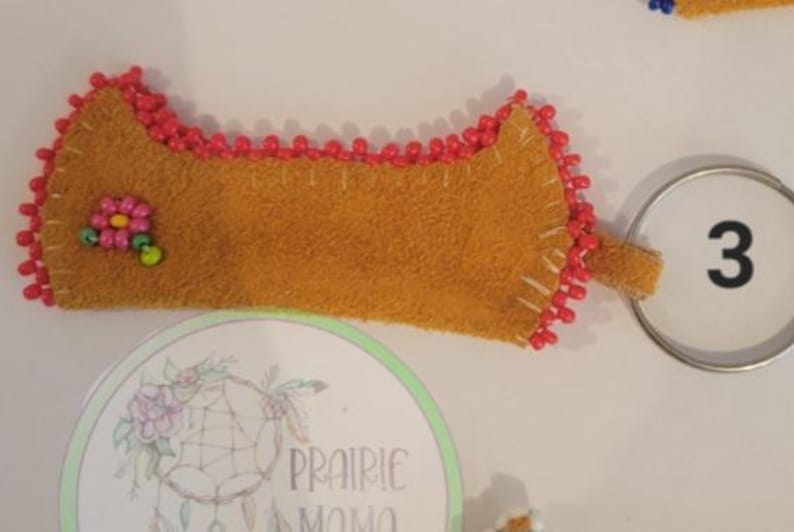 Handmade Deer Hide Canoe Keychain: Métis Beadwork Keyring - Etsy Canada